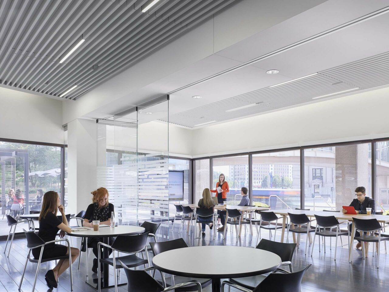 Blue Cross Blue Shield Kansas City Headquarters - Helix Architecture ...