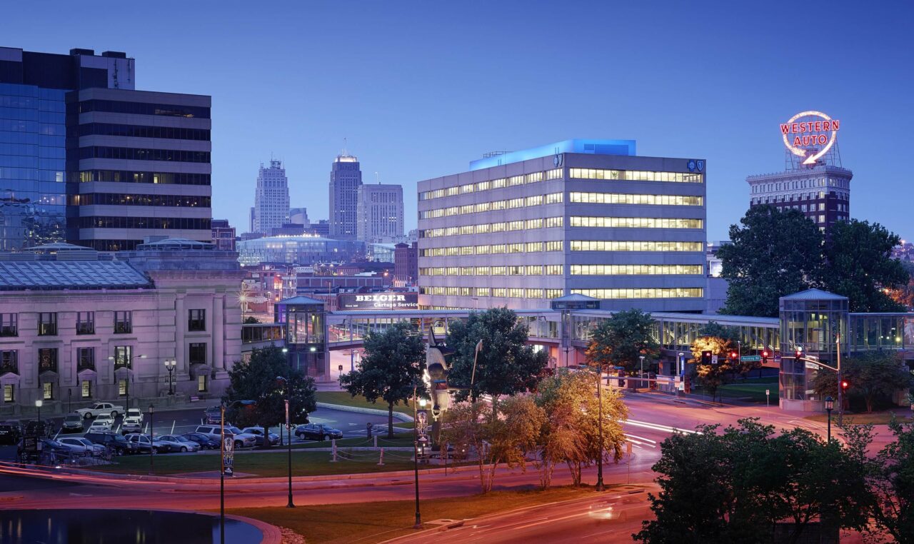 Blue Cross Blue Shield Kansas City Headquarters - Helix Architecture ...